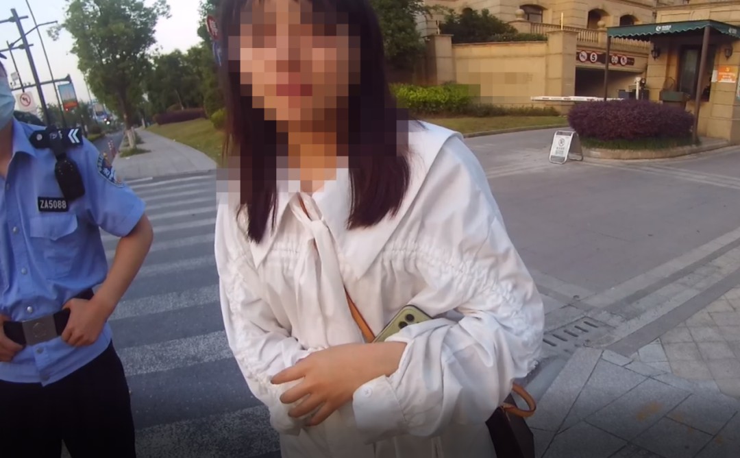 一对情侣酒后发生争执，报警互相举报对方酒驾 - 沙雕普拉斯 | 沙雕新闻